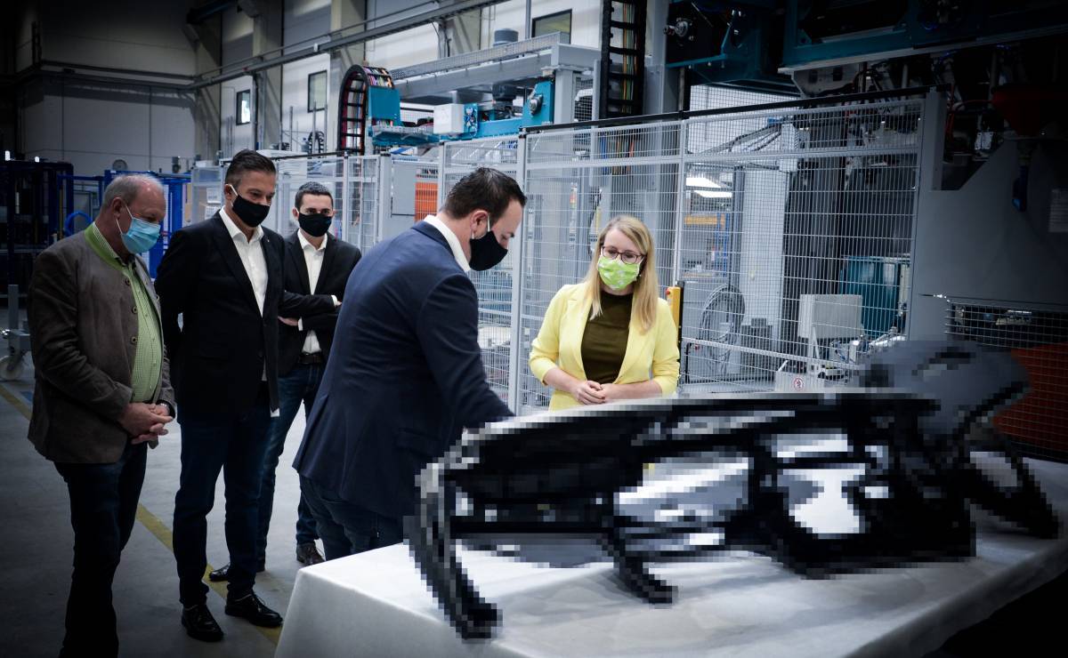 Minister Schramböck visits the 3CON headquarters in Ebbs/AUT | 3CON